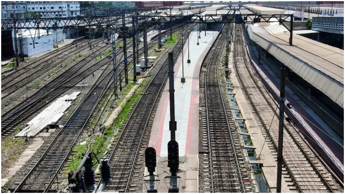 Bihar Railway Crossing Gateman Falls Asleep, 3 Trains Including Jan ...