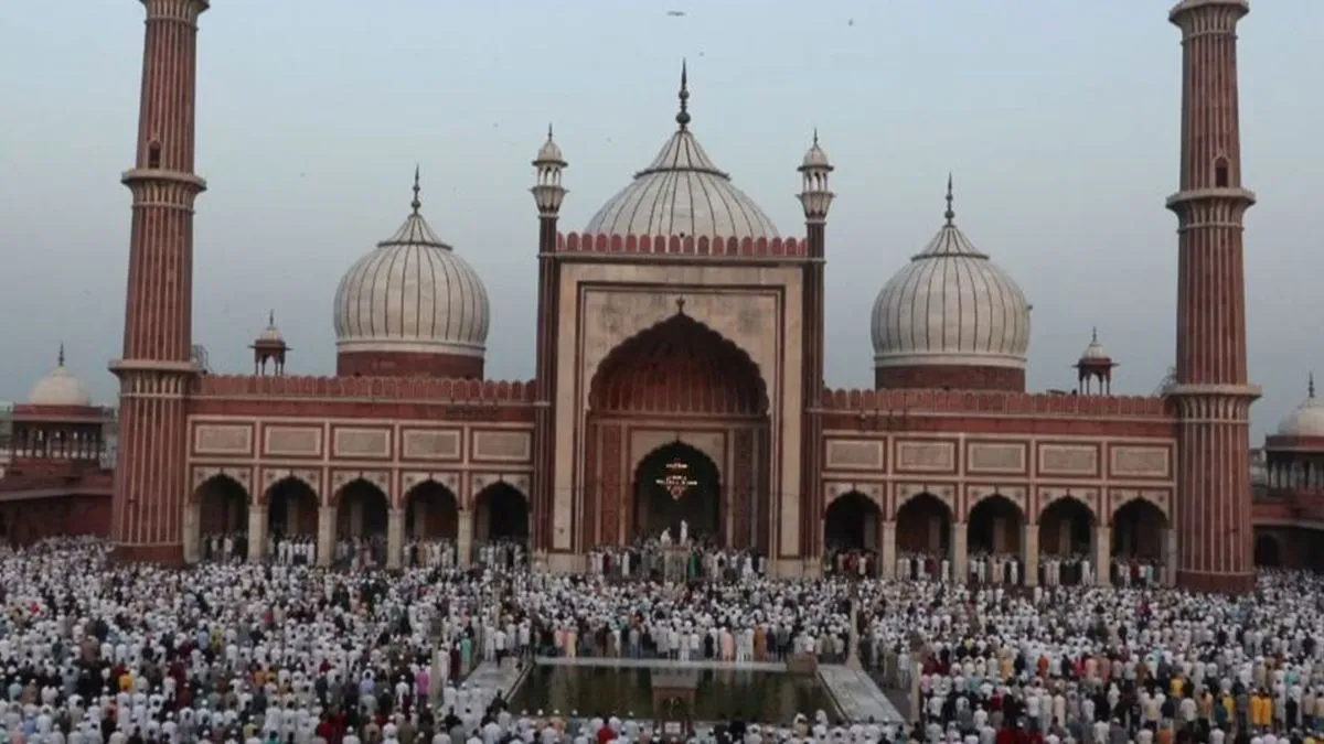 Bakrid Celebrations Across India: Massive Crowds Gather At Jama Masjid ...
