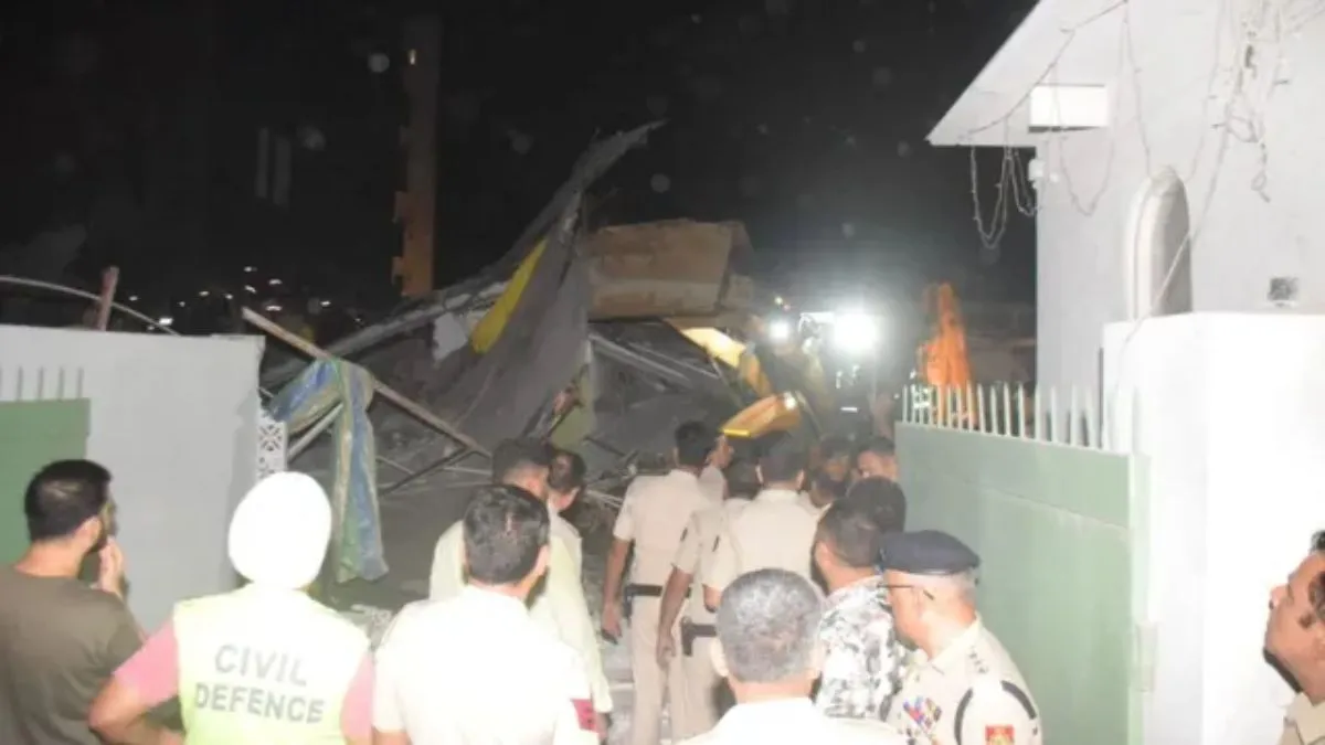 Delhi: Several Feared Trapped After Five-Storey Building Collapses In ...