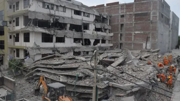 Delhi’s Saidulajab Building Collapse Tilts Adjacent 5-Storey Tower ...